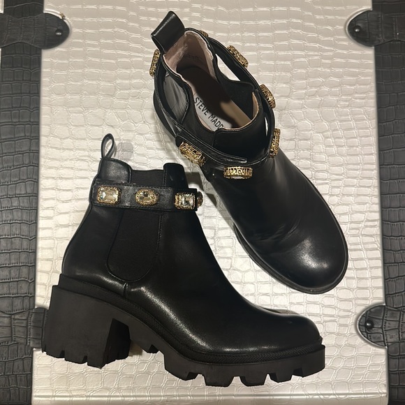 Steve Madden | Shoes | Steve Madden Amulet Jewel Embellished Lug Sole ...